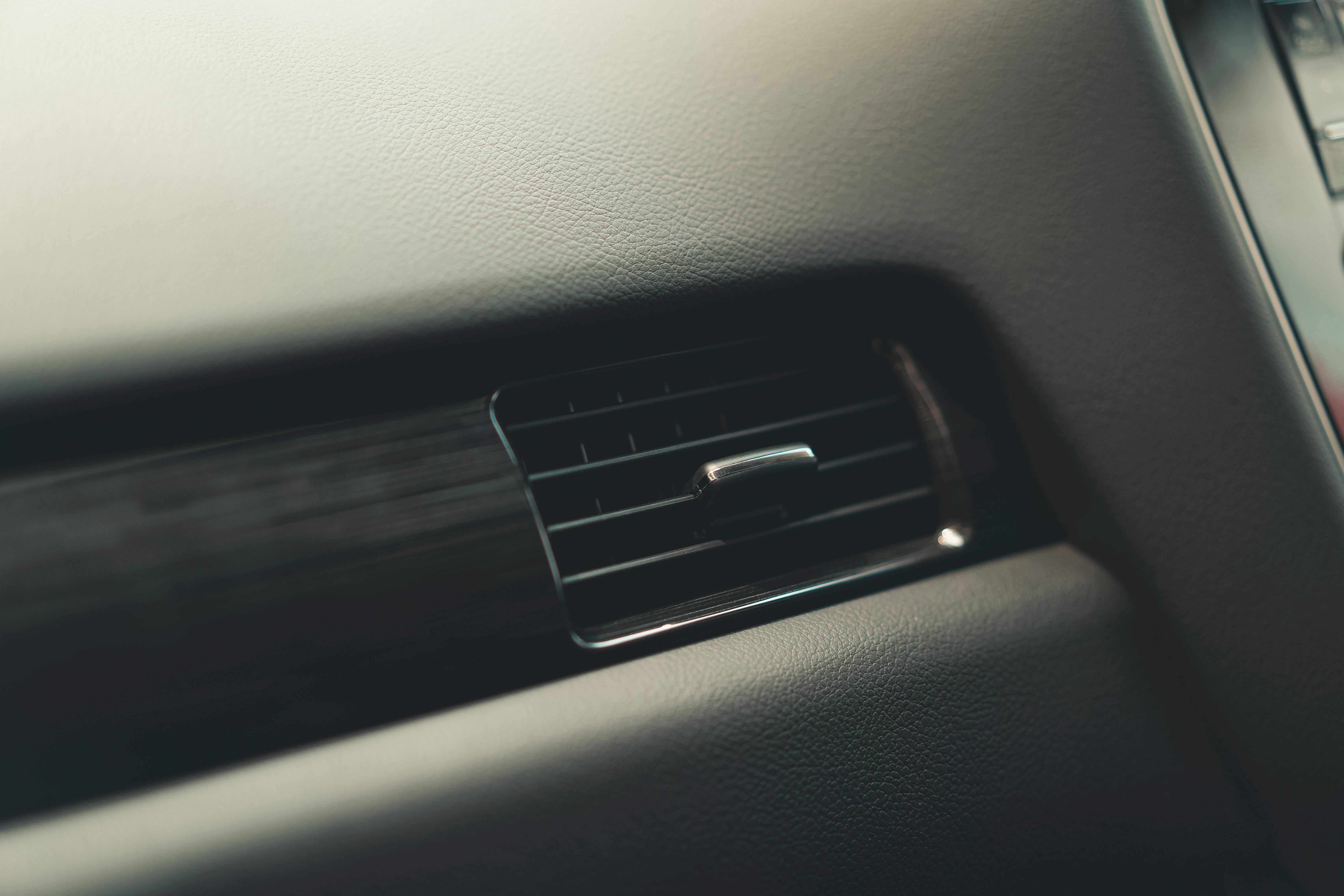 Climatizzatore auto: ricarica, costo e quando farla